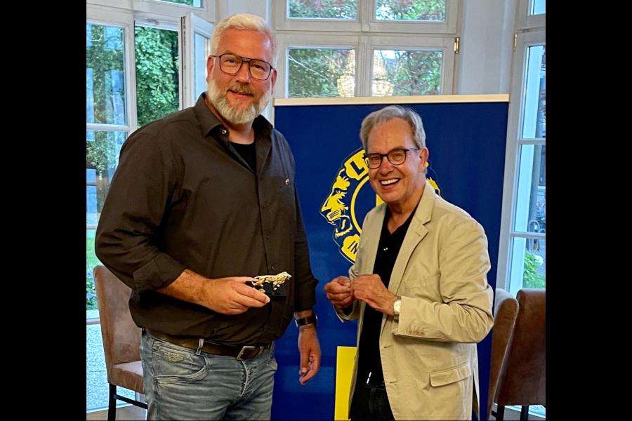 Uwe Helmke übernimmt Präsidentenamt von Werner Flade - Aurich 'tom ...